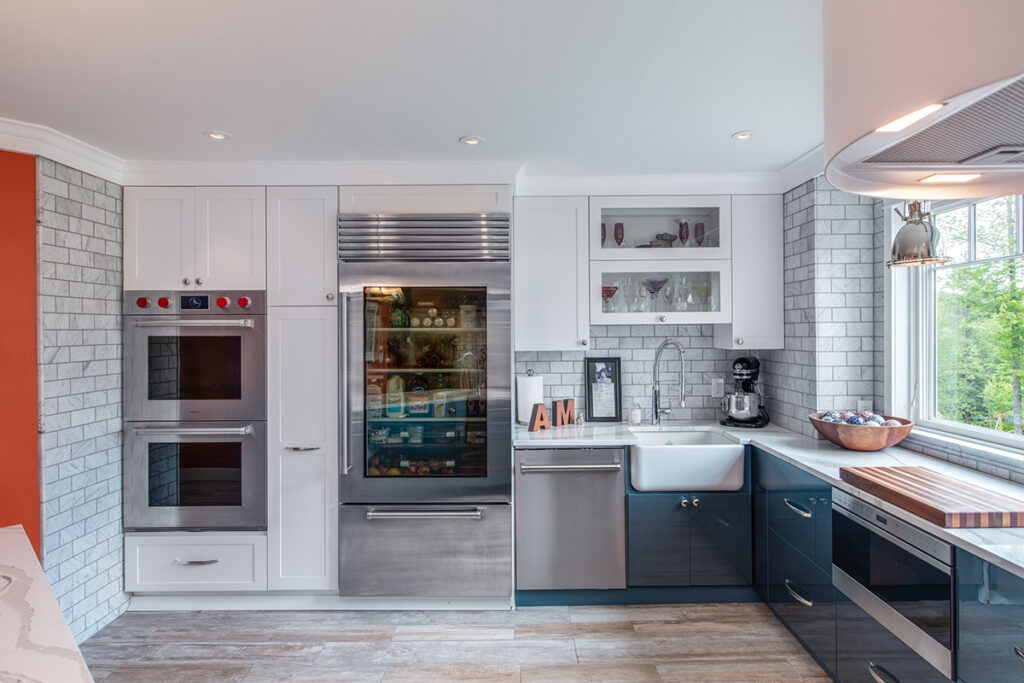 Modern Chef's Kitchen - Showplace Cabinetry