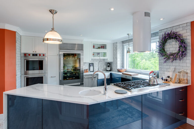 Modern Chef's Kitchen - Showplace Cabinetry