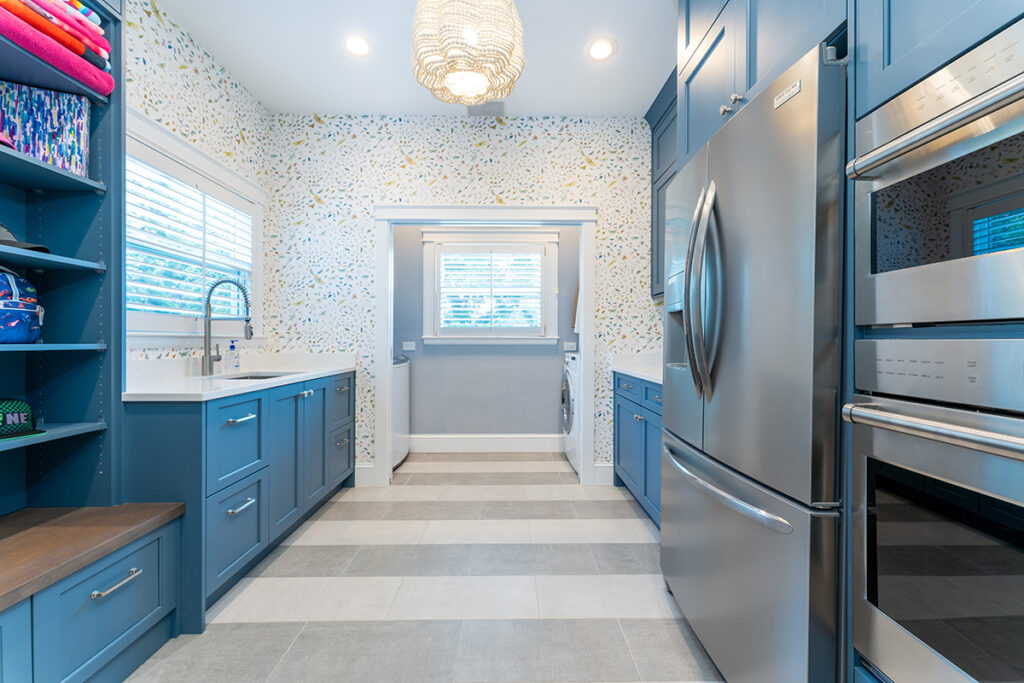 Laundry Butler Pantry - Showplace Cabinetry