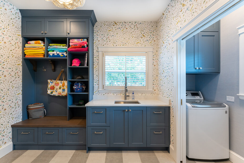 Laundry Butler Pantry - Showplace Cabinetry