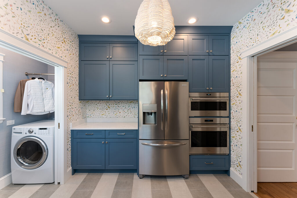 Laundry Butler Pantry - Showplace Cabinetry