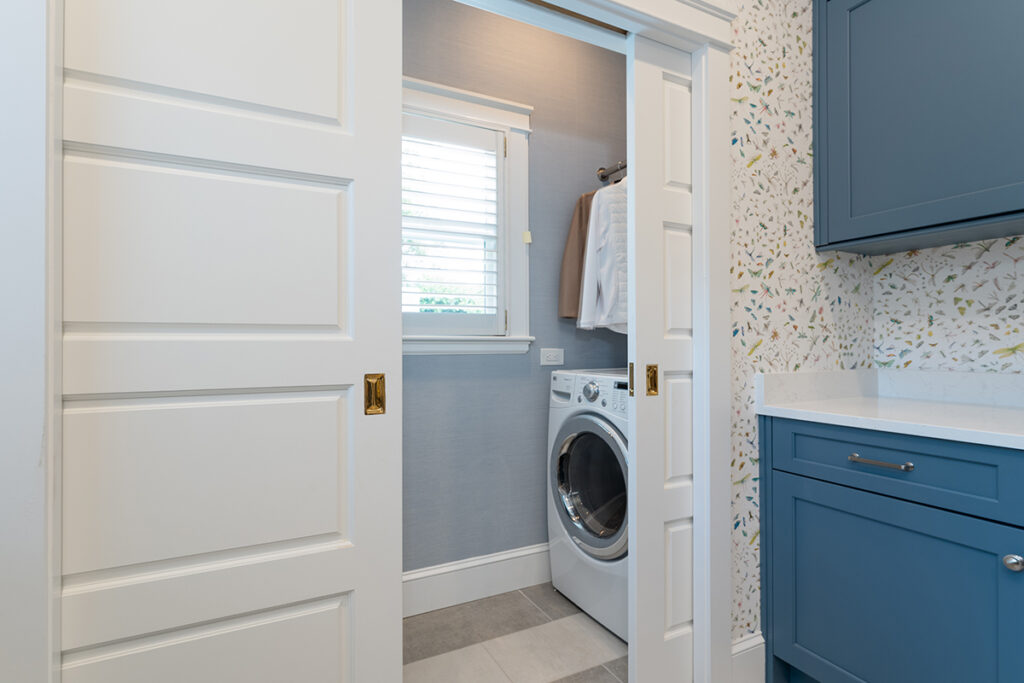 Laundry Butler Pantry - Showplace Cabinetry