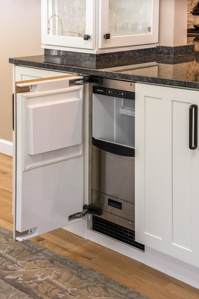 Modern & Functional Kitchen Cabinets - Showplace Cabinetry