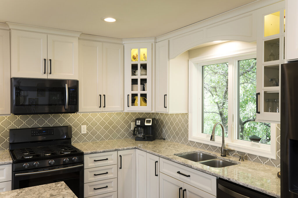 Two-Tone Small Kitchen - Showplace Cabinetry