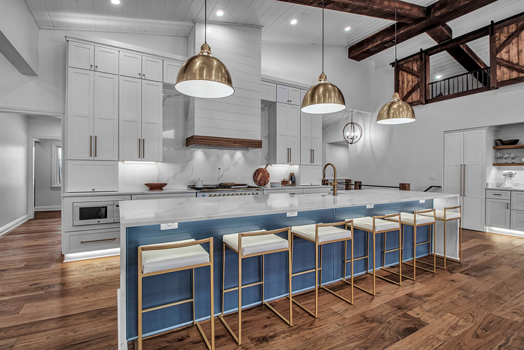 Large Family Kitchen - Showplace Cabinetry