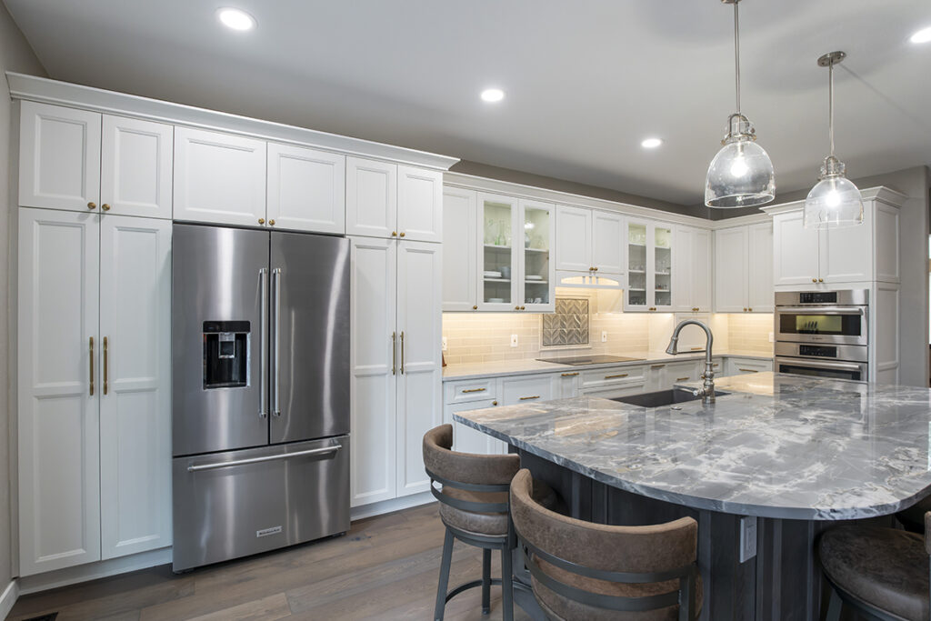 Luxury Modern Kitchen Design for Entertainment