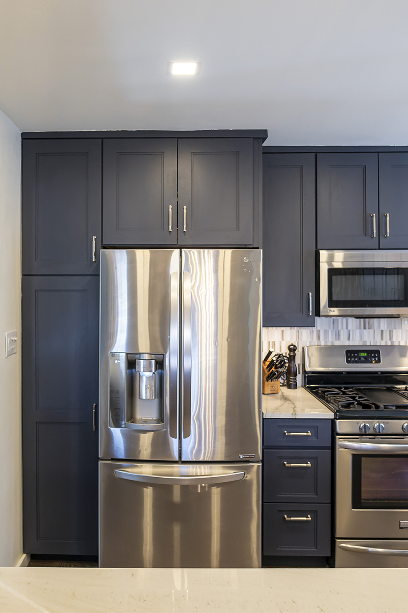 Overflowing With Class - Showplace Cabinetry