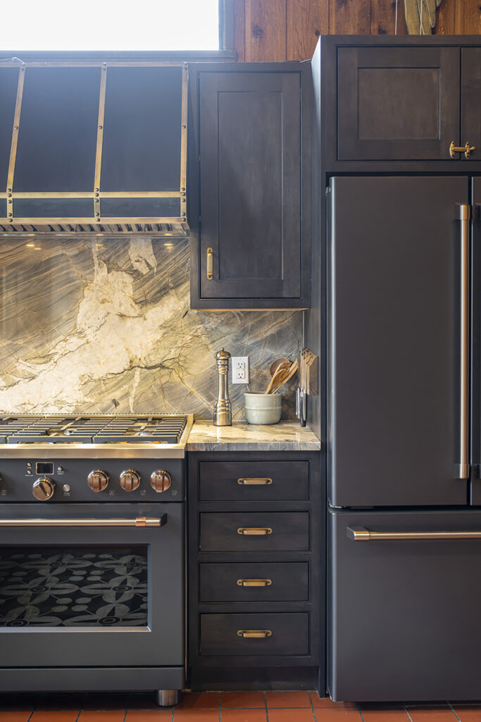 Midnight Maple Cabinets | Cognac Hickory