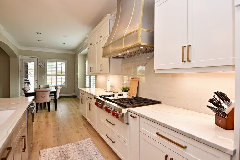 Full Overlay Maple Kitchen Cabinets - Showplace Cabinetry