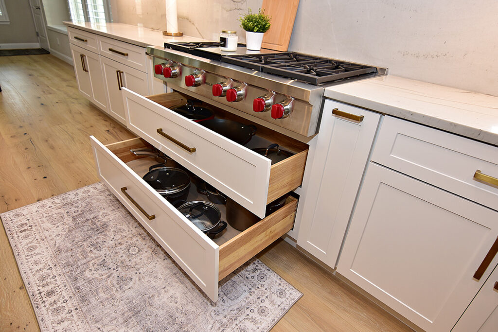 Full Overlay Maple Kitchen Cabinets - Showplace Cabinetry