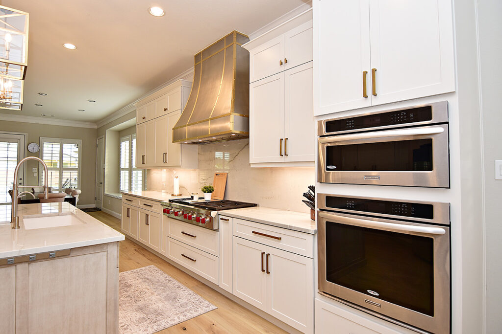 Full Overlay Maple Kitchen Cabinets - Showplace Cabinetry
