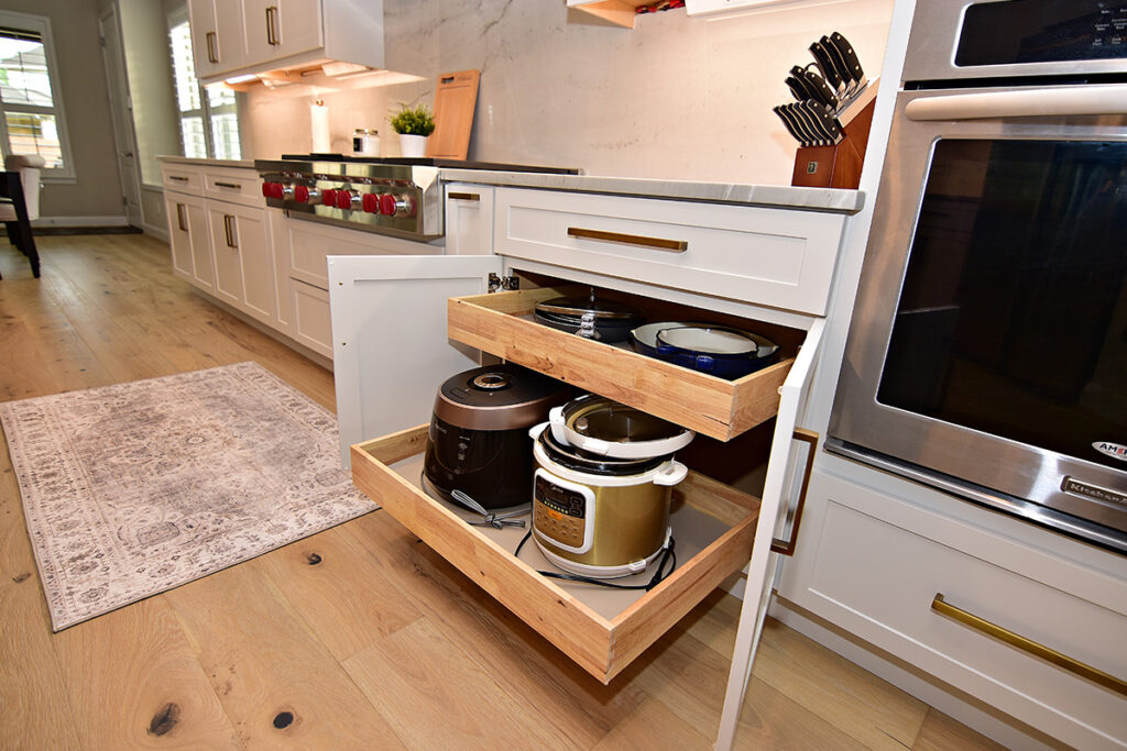 Full Overlay Maple Kitchen Cabinets - Showplace Cabinetry