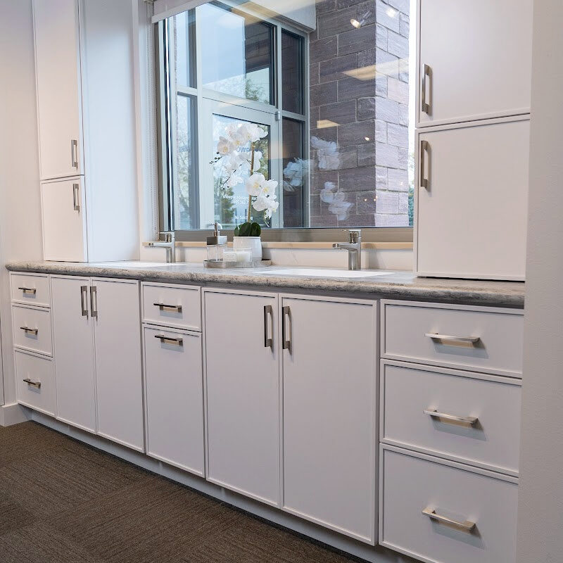 Aspen White Kitchen Cabinets on Showroom Display