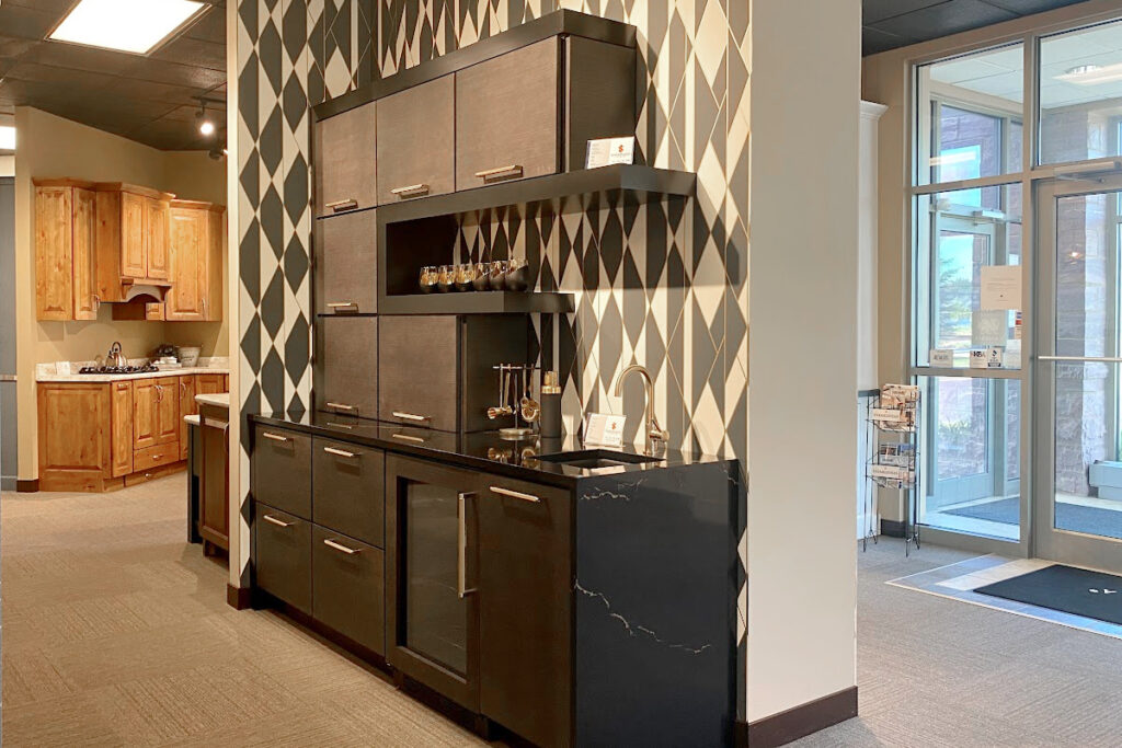 Contemporary Bar Showroom Display - Showplace Cabinetry