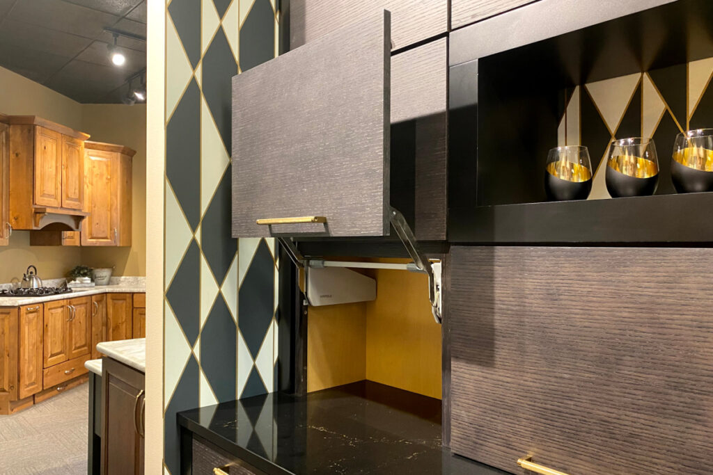 Contemporary Bar Showroom Display - Showplace Cabinetry
