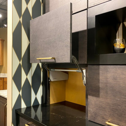 Contemporary Bar Showroom Display - Showplace Cabinetry