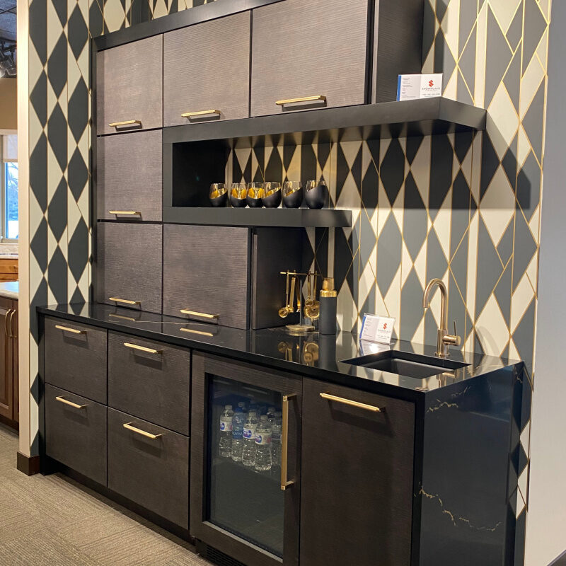Contemporary Bar Showroom Display - Showplace Cabinetry