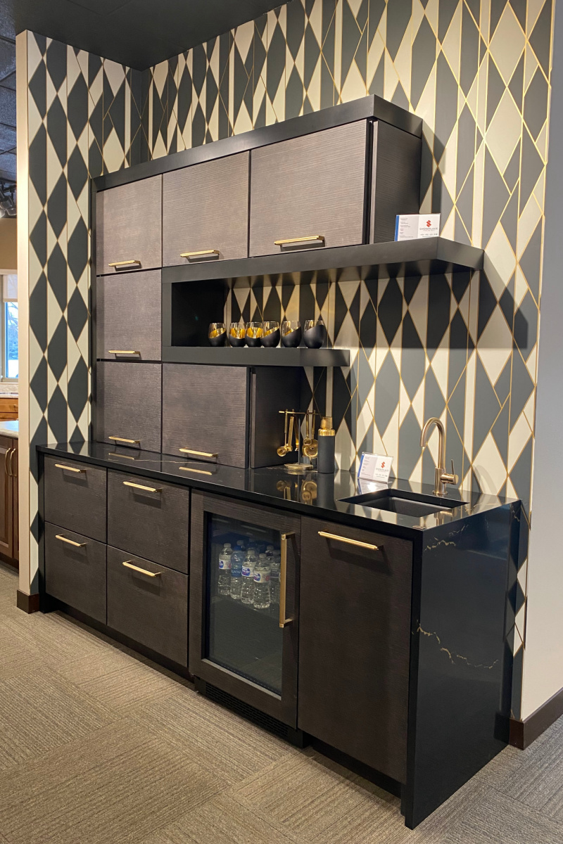 Contemporary Bar Showroom Display - Showplace Cabinetry