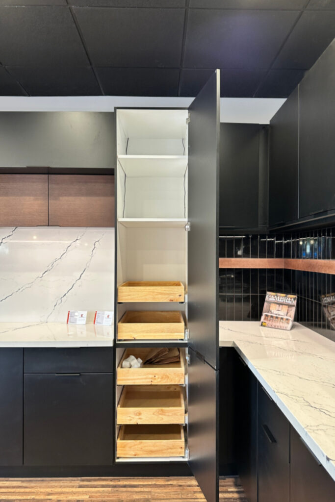 Contemporary Kitchen Showroom Display - Showplace Cabinetry