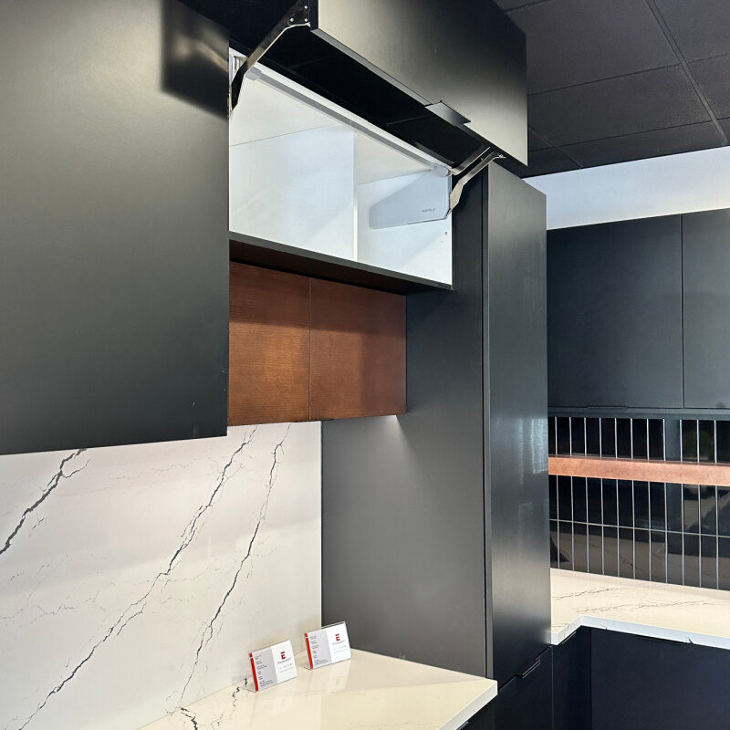 Contemporary Kitchen Showroom Display - Showplace Cabinetry