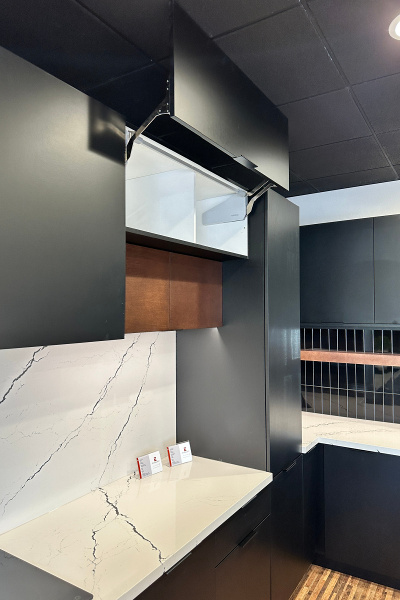Contemporary Kitchen Showroom Display - Showplace Cabinetry