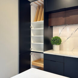 Contemporary Kitchen Showroom Display - Showplace Cabinetry