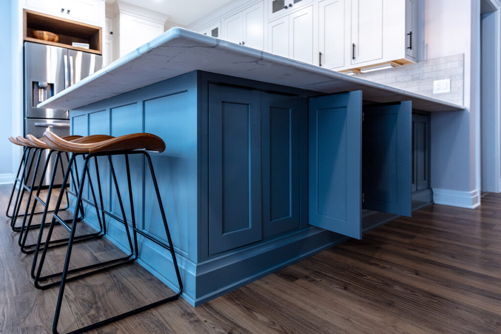 Modern Inset Kitchen - Showplace Cabinetry