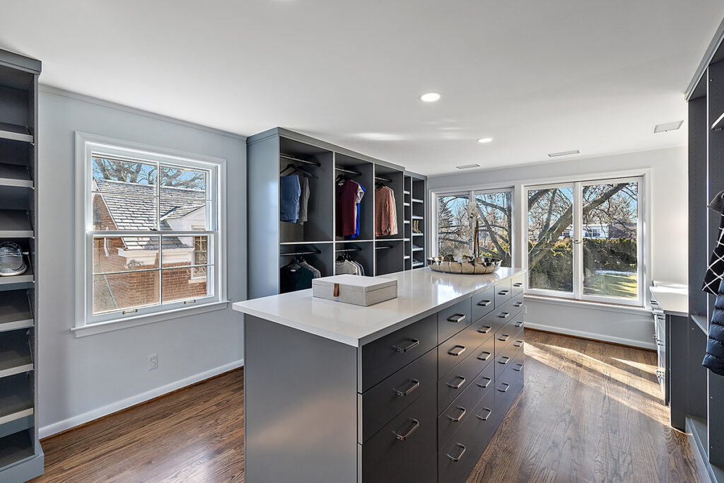 Walk-In Closet With Island Cabinets - Ensuite Dressing Room