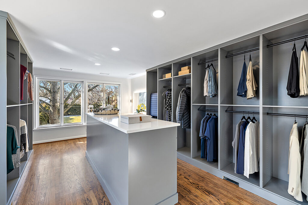 Walk-In Closet With Island Cabinets - Ensuite Dressing Room