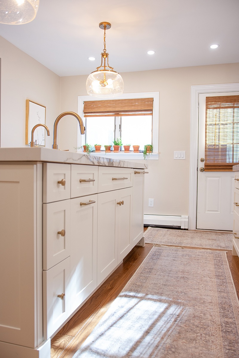 Small Transitional Kitchen Design - Showplace Cabinetry